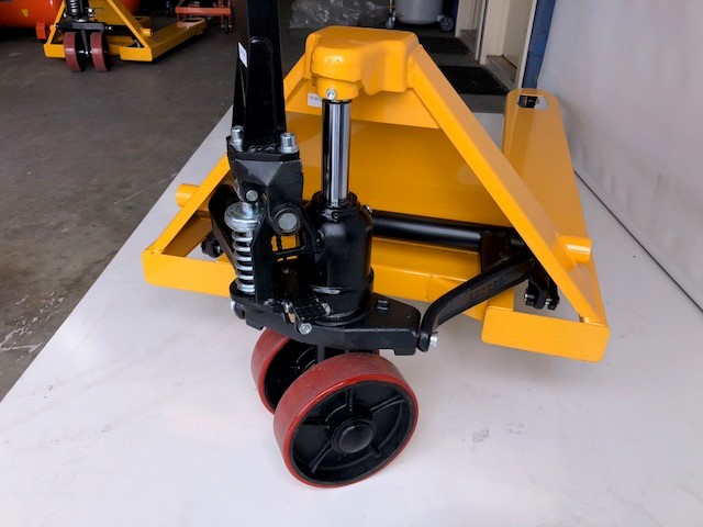 Pallet Trolley/Pallet Truck, Wide Forks 680mm - DTM Trading