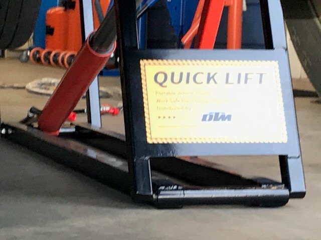 Quick Lift Portable Vehicle Hoist 2500 kg - DTM Trading