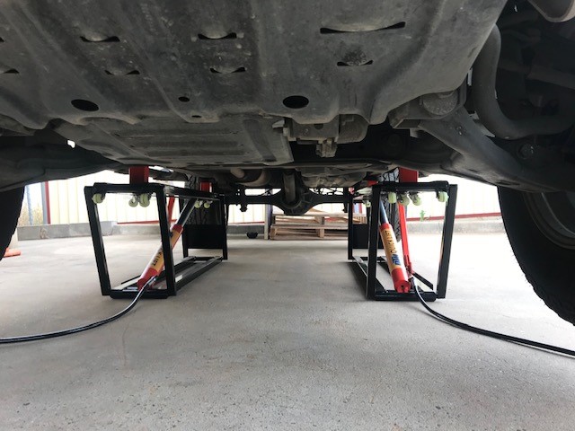 Quick Lift Portable Vehicle Hoist 3500 kg - DTM Trading