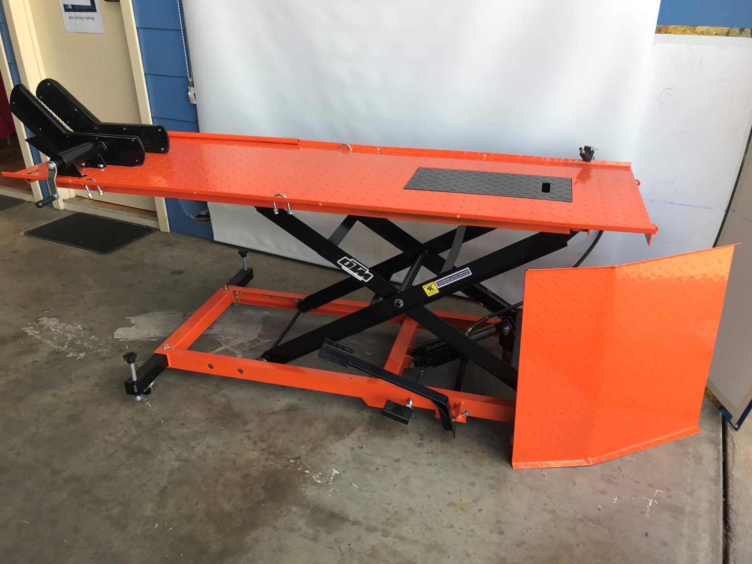 Motorcycle Air/Hydraulic Lift Bench 2000mm Long + Ramp - DTM Trading