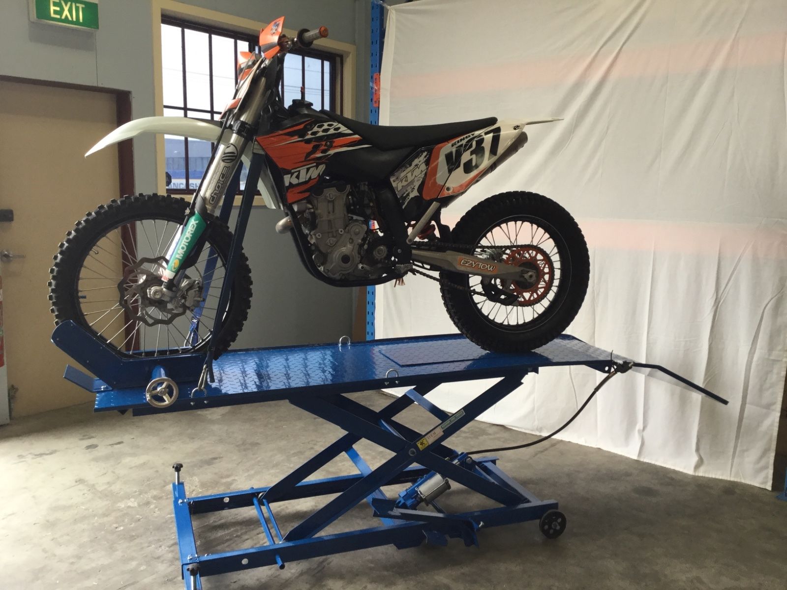 Motorcycle air/hydraulic lift bench 2000mm long + ramp - DTM Trading