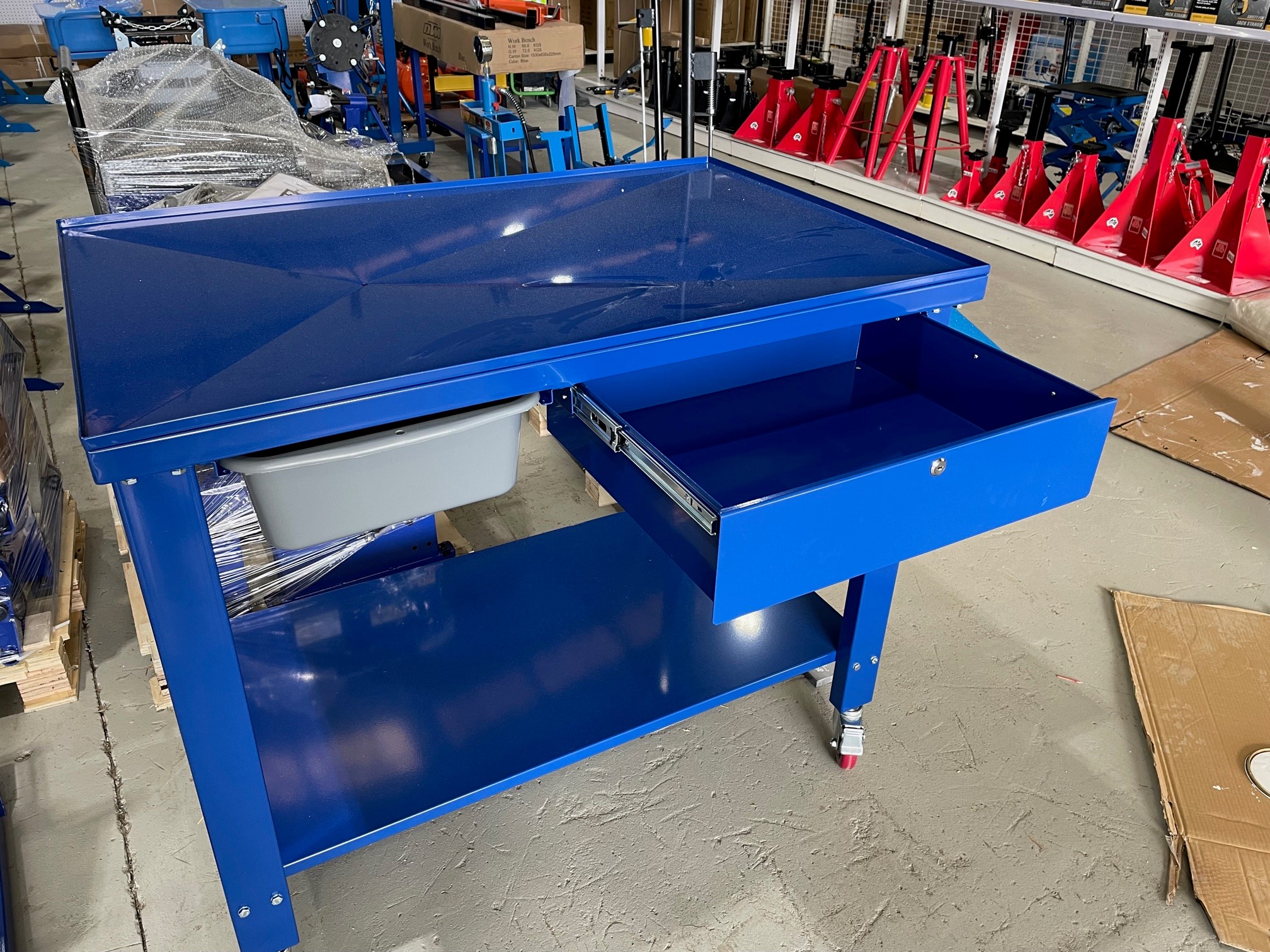 Heavy-Duty Tear-Down Work Bench With Fluid Catch - DTM Trading
