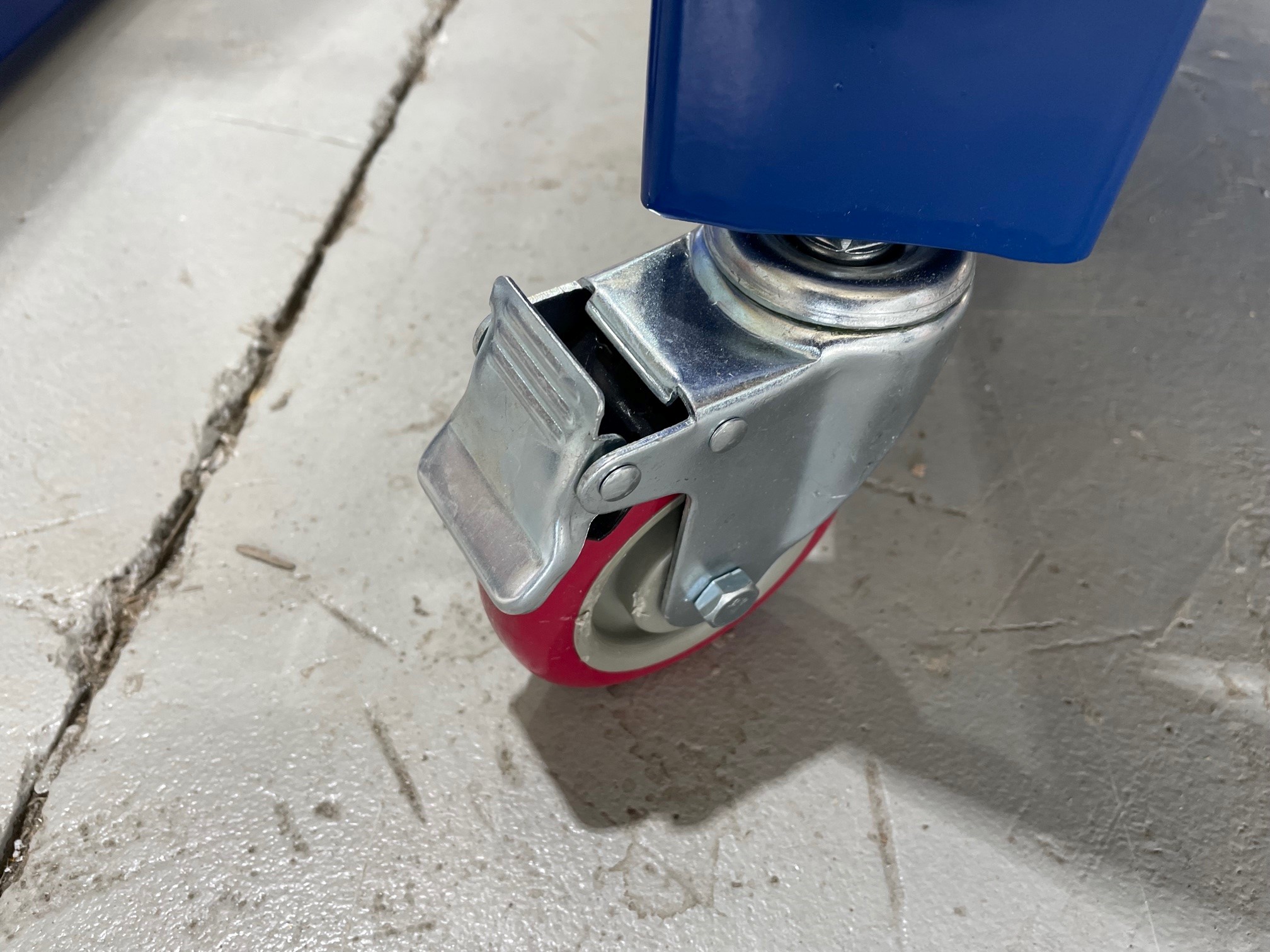 Heavy-Duty Tear-Down Work Bench With Fluid Catch - DTM Trading